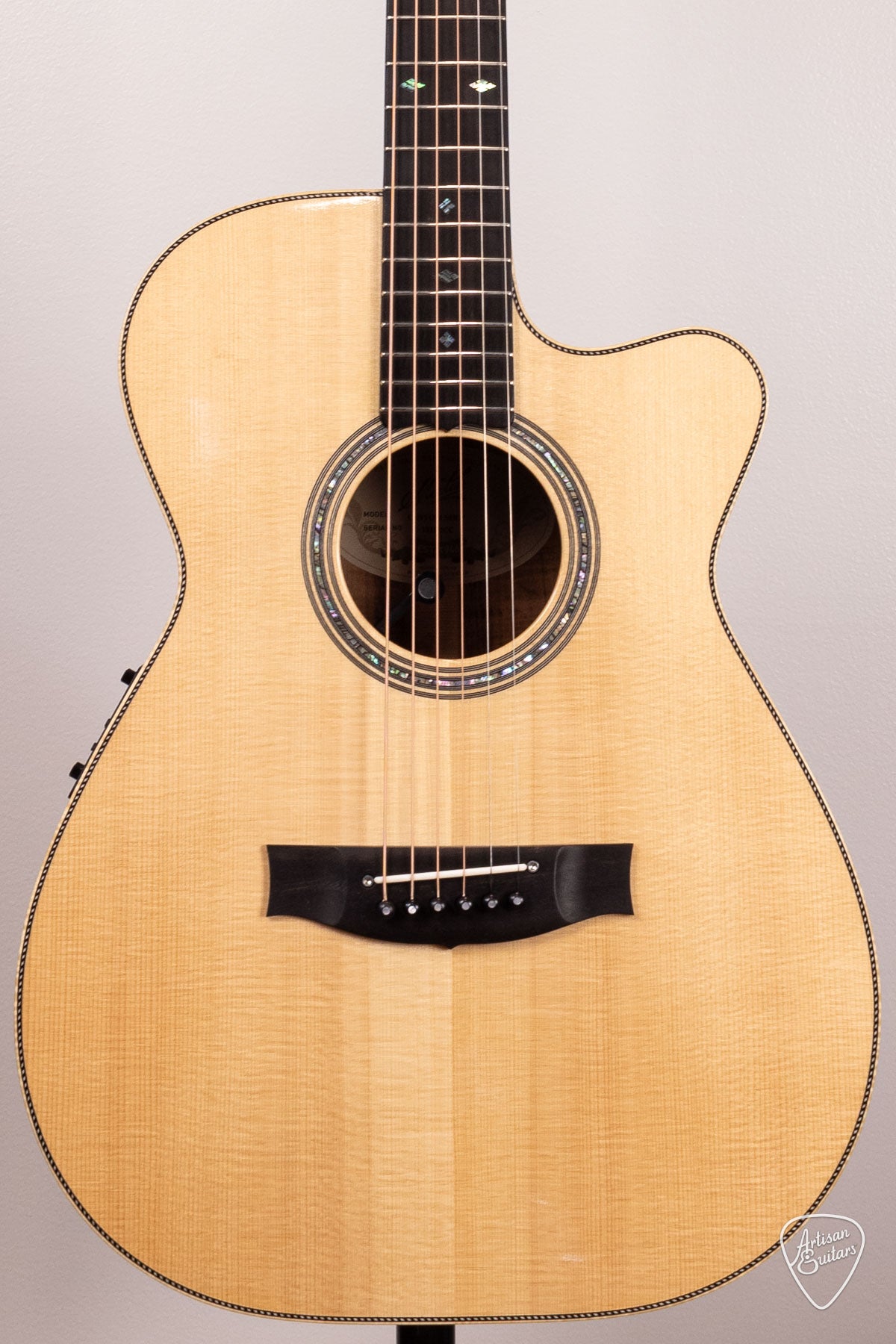 Artisan Guitars largest authorized US Maton Guitar dealer.