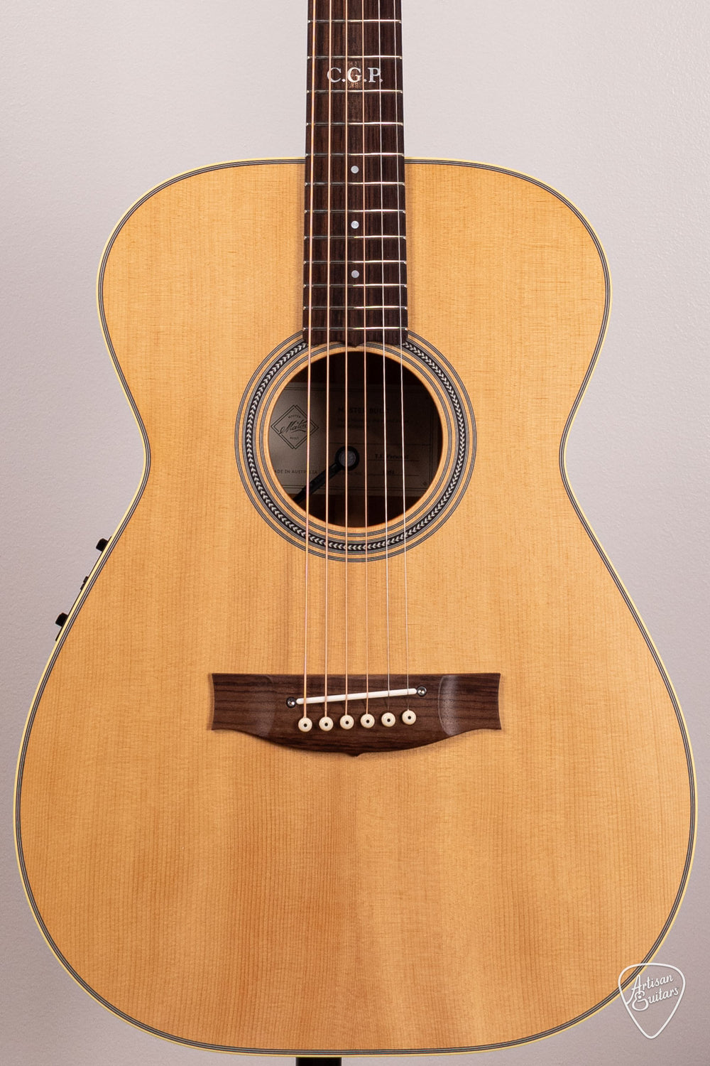 Artisan Guitars largest authorized US Maton Guitar dealer.
