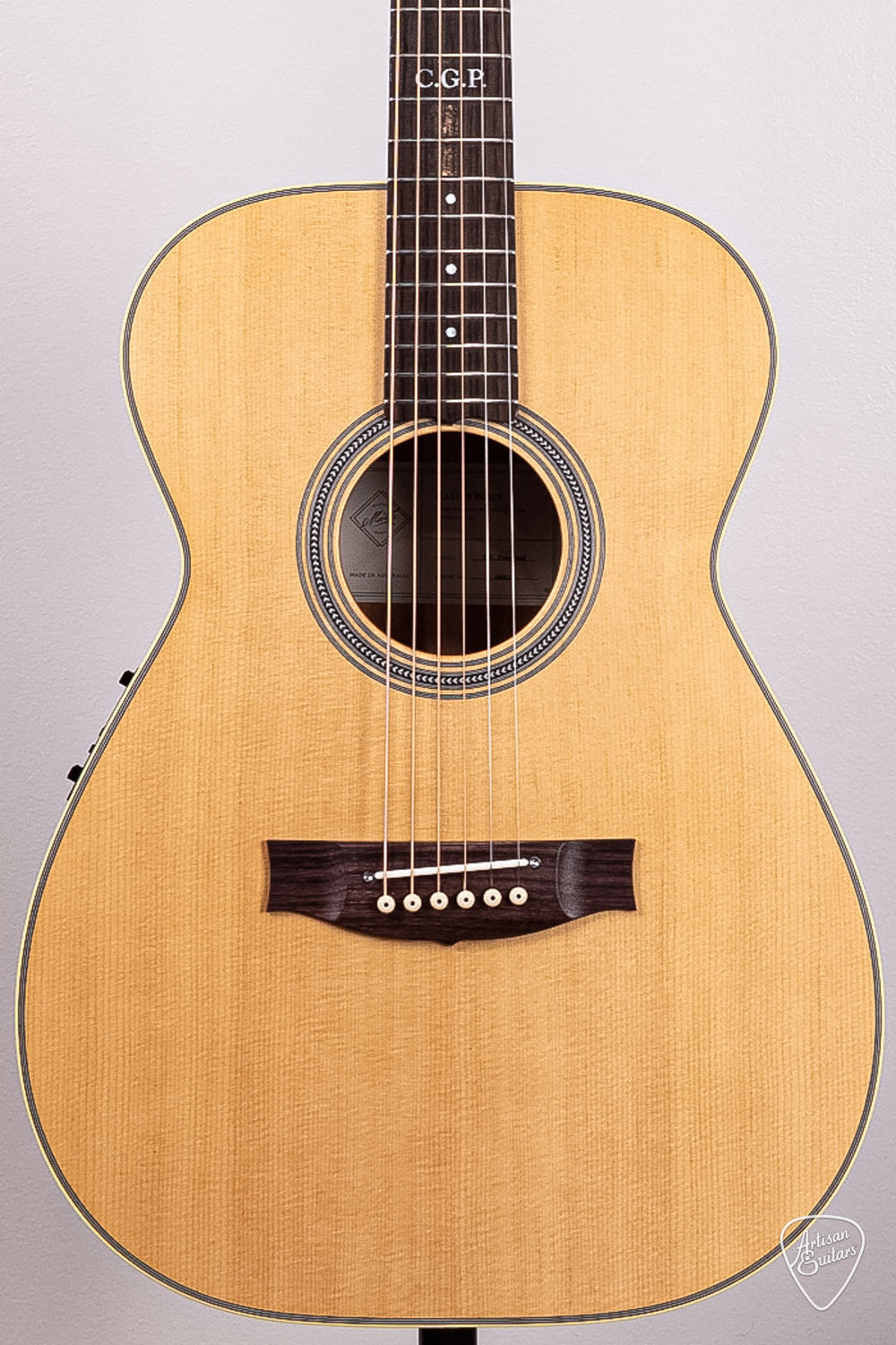 Artisan Guitars largest authorized US Maton Guitar dealer.