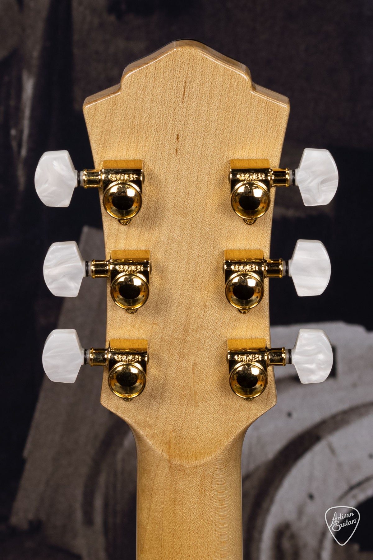 Maton Guitars Maton Custom Shop Grand Royale Jumbo - 16261 | Artisan ...